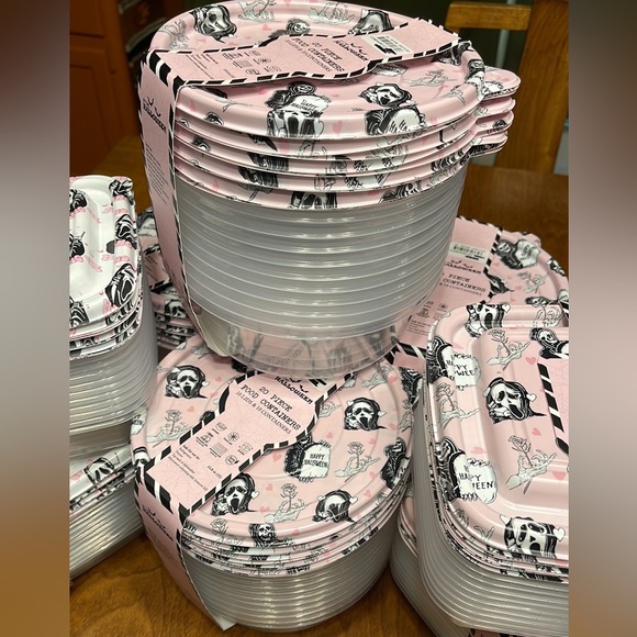 CWC | Kitchen | Brand New Ghostface Tupperware Round Ghost Face ...